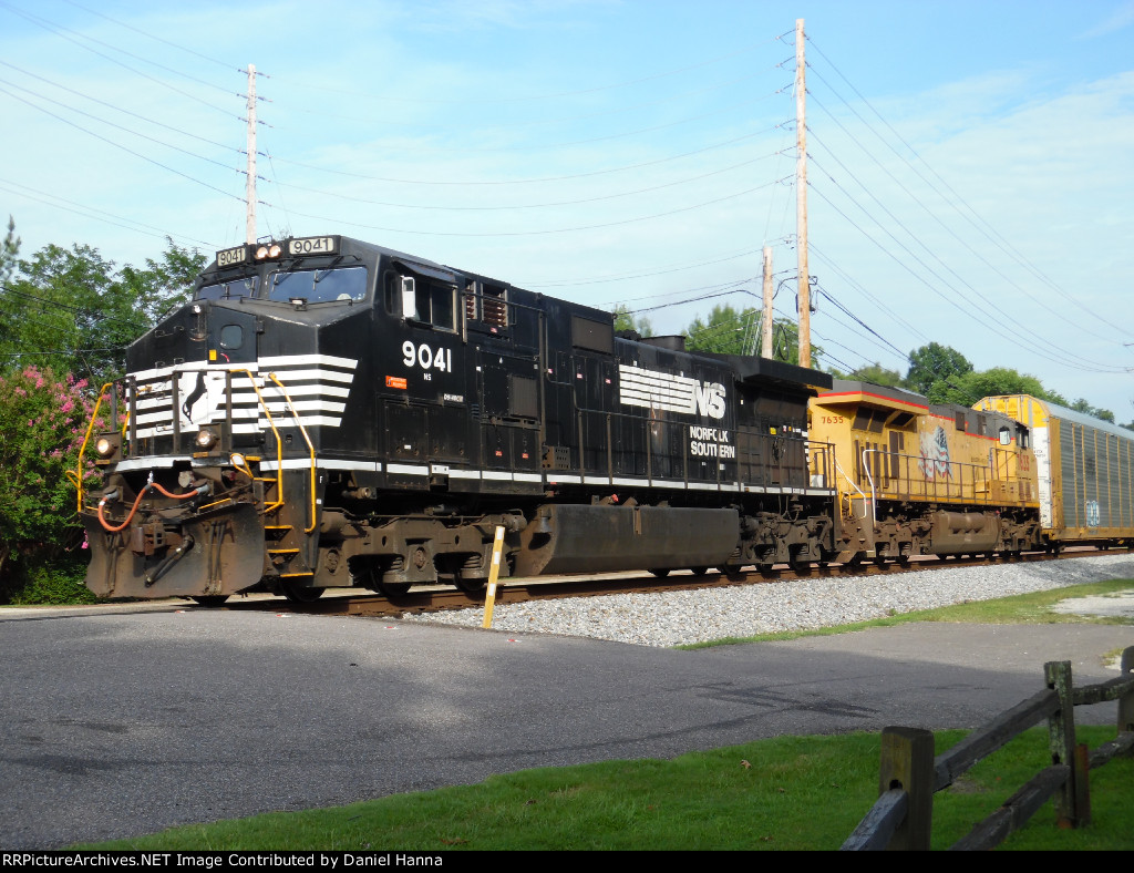 A NS Dash9 leads NS 391 west thru Germantown